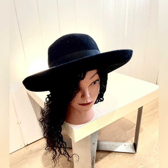 Saks Fifth Avenue | Accessories | Saks Fifth Avenue 0 Percent Wool Hat ...